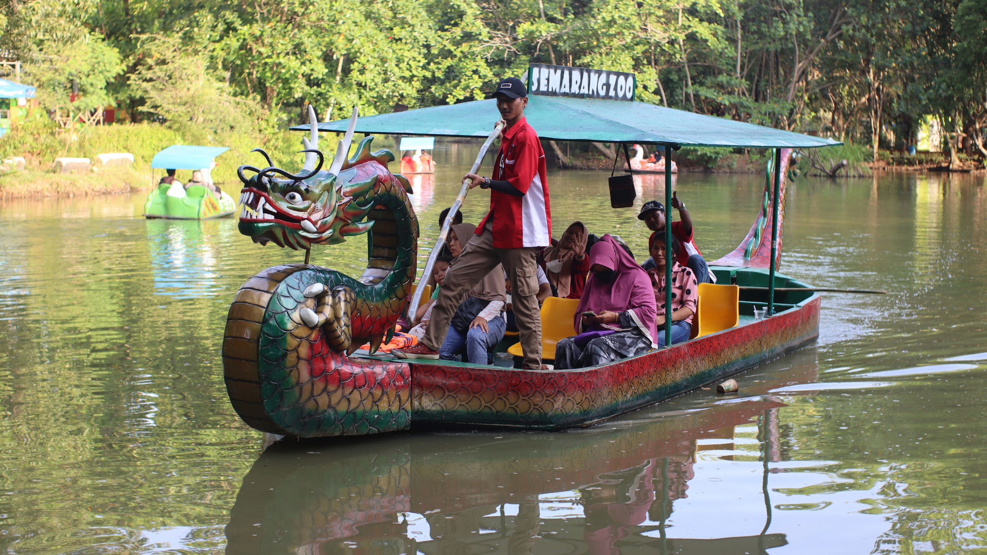 Wahana Perahu Naga Semarang Zoo - Semarang Zoo